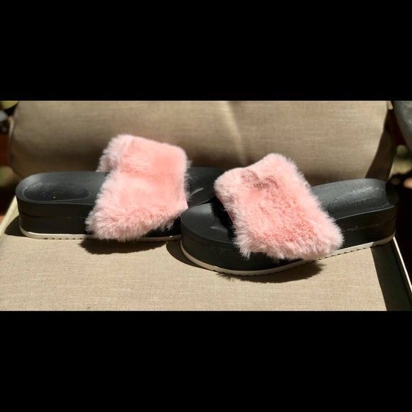 Forever 21 | Shoes | Pink Fuzzy Platform Slides | Poshmark